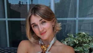 Who is Whitney Hanson? (Author) Age, Biography, Boyfriend, Family, Net ...