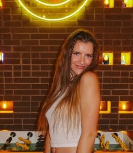 Suzie Taylor (YouTuber) Height, Biography, Age, Boyfriend, Family ...